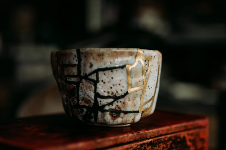 Kintsugi: filosofia ressignifica marcas do tempo - eCycle