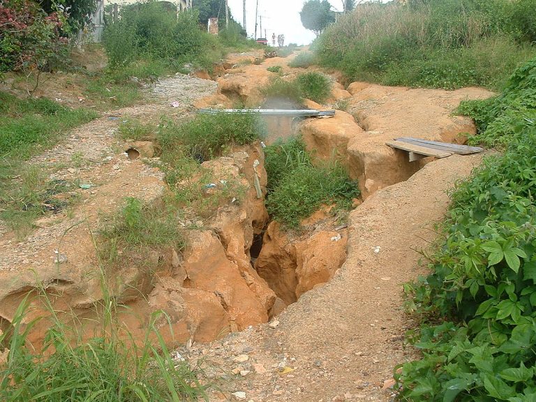 O que é uma voçoroca e como ela surge? - eCycle